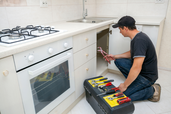 DIY Simple Kitchen Pipe Repair